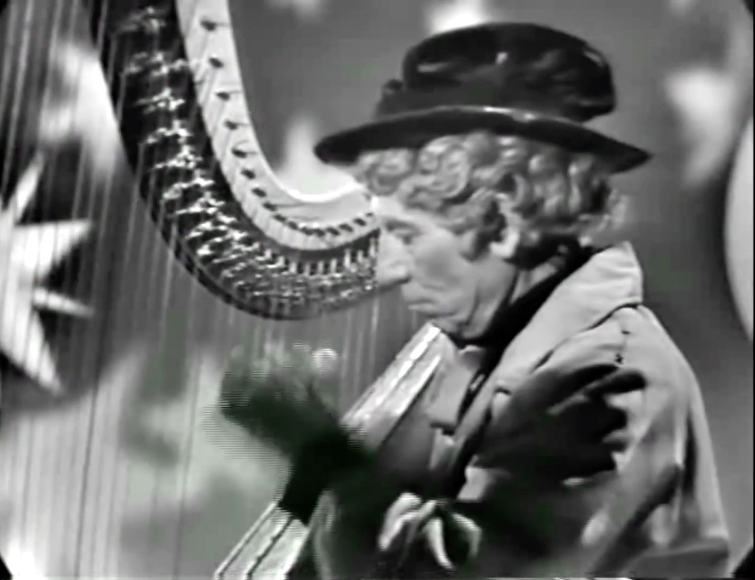 Somebody Up There Should Stay There - Red Skelton